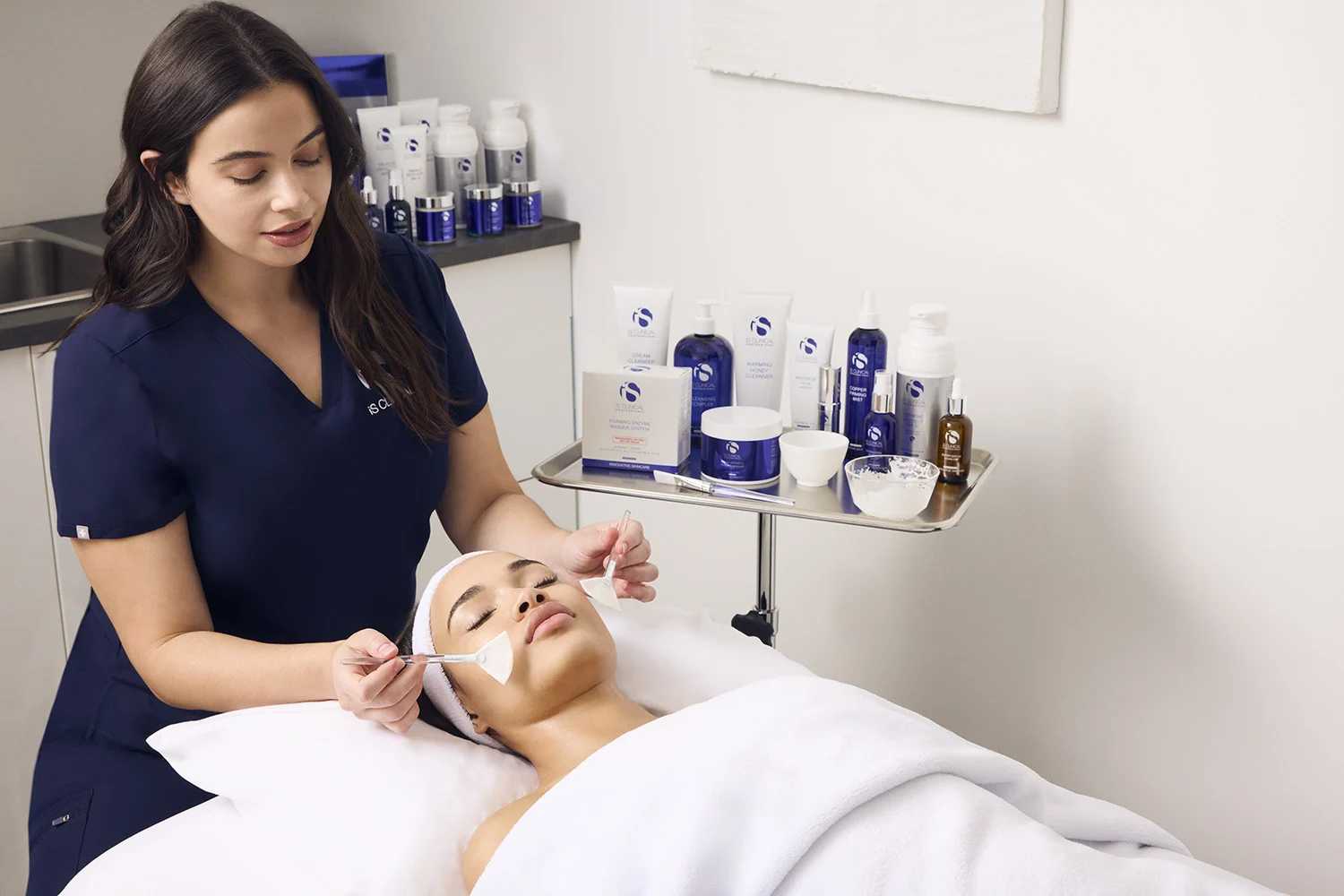 Pěnový enzymatický ošetření iS Clinical pro obličej | iS CLINICAL®